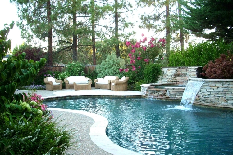 Schöne Ideen wie Sie den Pool im Garten gestalten können