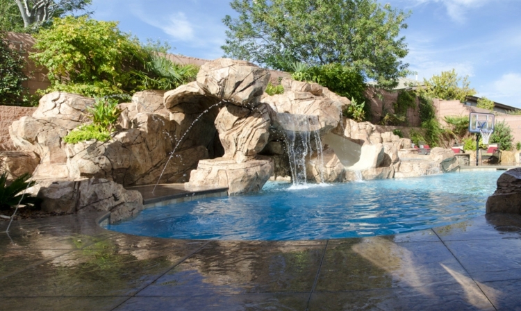 31 tolle Ideen für einen Pool mit Rutsche