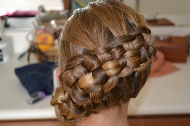 Eine Anleitung für Hochsteckfrisur mit Flechtzopf selber machen