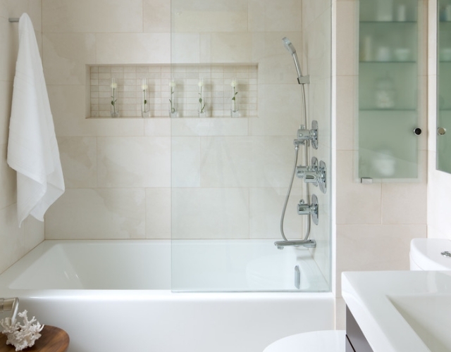 Badewanne mit Dusche intergriert - 32 Raumsparideen für ein kleines Bad
