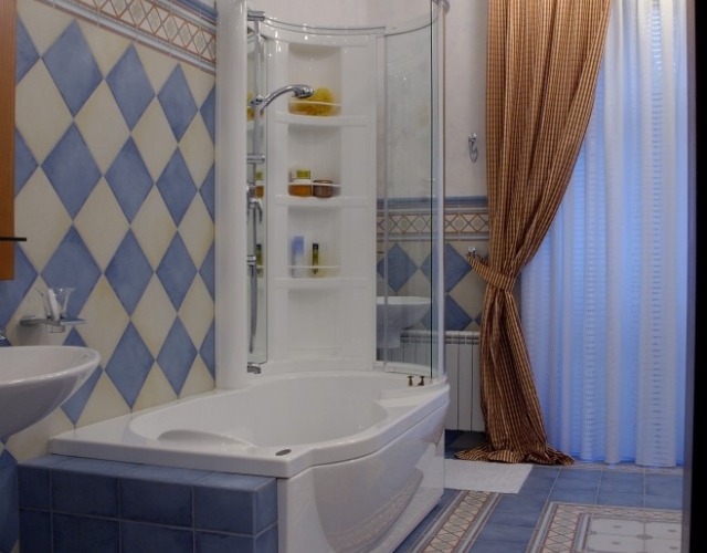 Badewanne mit Dusche intergriert - 32 Raumsparideen für ein kleines Bad