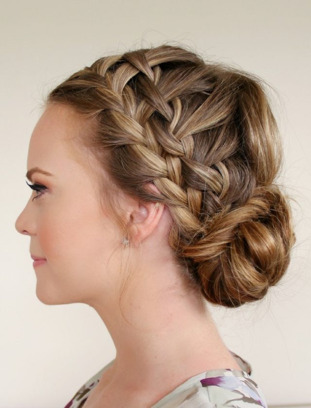 Einen großen Dutt mit Flechtzopf ganz einfach selber machen