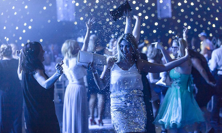 Mottoparty für Silvester - 20 ausgefallene Ideen für Motto und Verkleidung