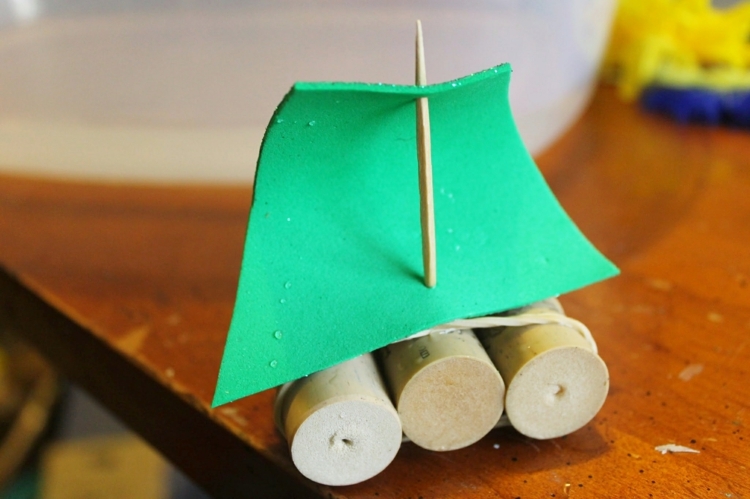 Schiffe basteln mit Kindern - 17 kreative und sommerliche Bastelideen