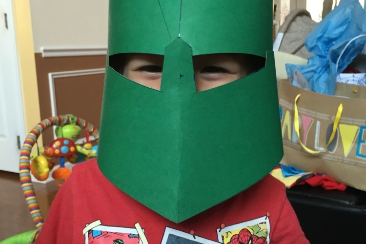 Ritterhelm basteln mit Kindern - 5 DIY-Projekte für tolles Ritter ...