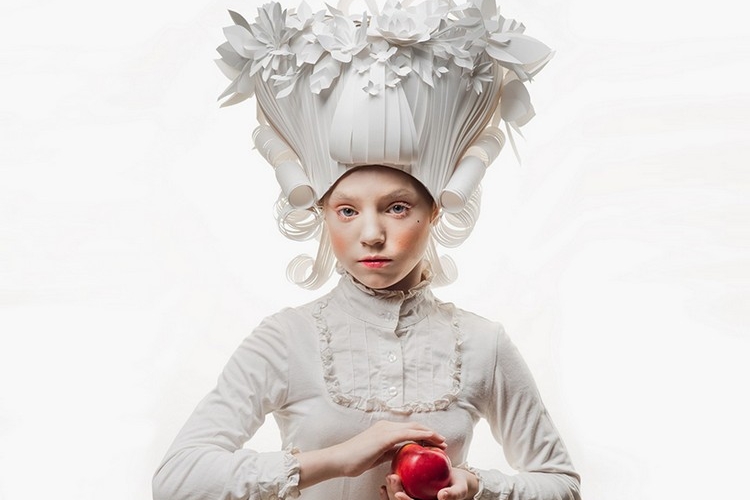 Wie lässt sich die bekannte Barock Perücke modern interpretieren?