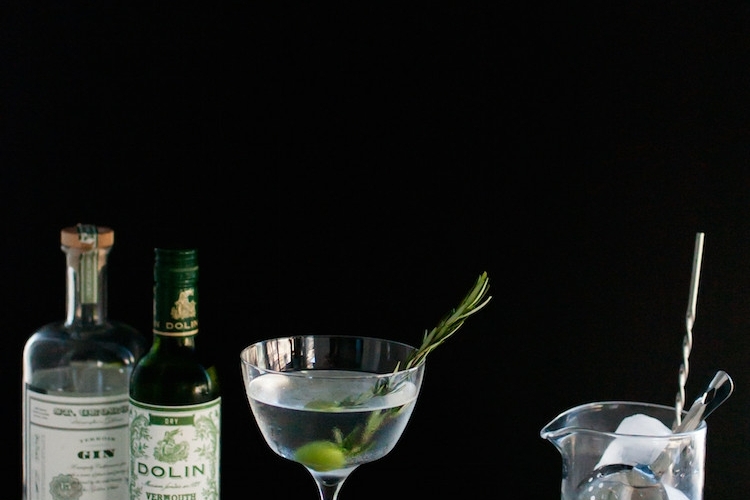 Gartenkräuter verwandeln die Sommer Cocktails in aufregende Drinks!