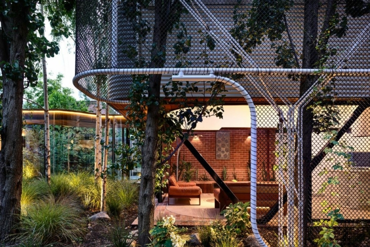 Haus mit Wellblech Fassade paart kulturelle Erbe und moderne Architektur