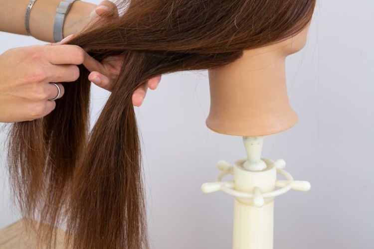 So können Sie richtig Ihre Haare flechten - Einen schönen Zopf machen