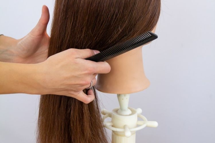 So können Sie richtig Ihre Haare flechten - Einen schönen Zopf machen