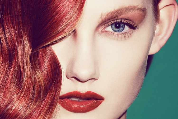 Dunkelrote Haare - Inspirationen und Pflegetipps für die trendige Farbe!