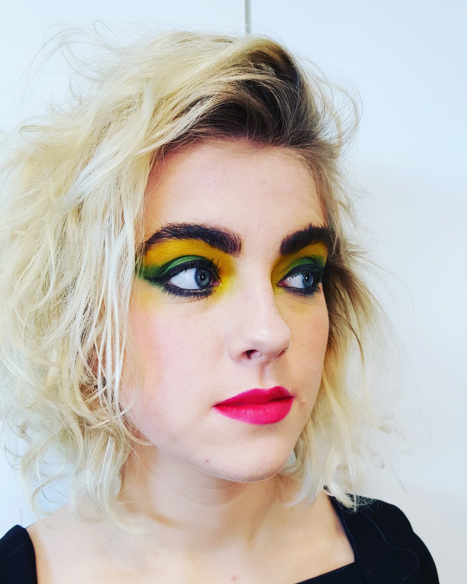 80er Jahre Make-Up Anleitung und viele Tipps zum Schminken 80er Style!