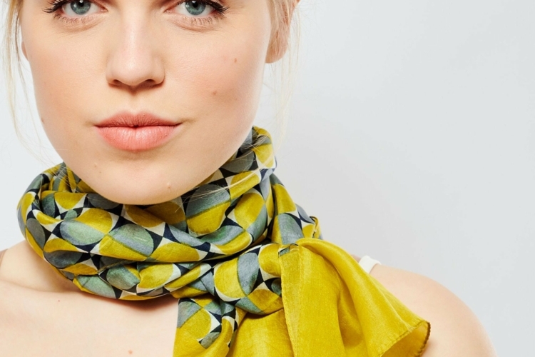 Halstuch binden: So wunderschön können Sie die Accessoires stylen!