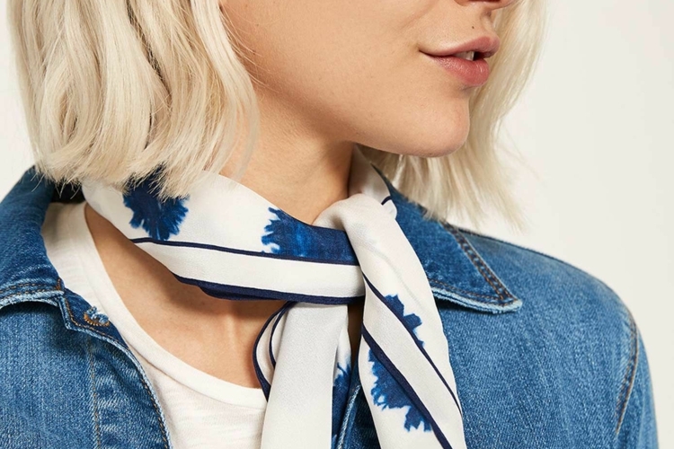 Halstuch binden: So wunderschön können Sie die Accessoires stylen!