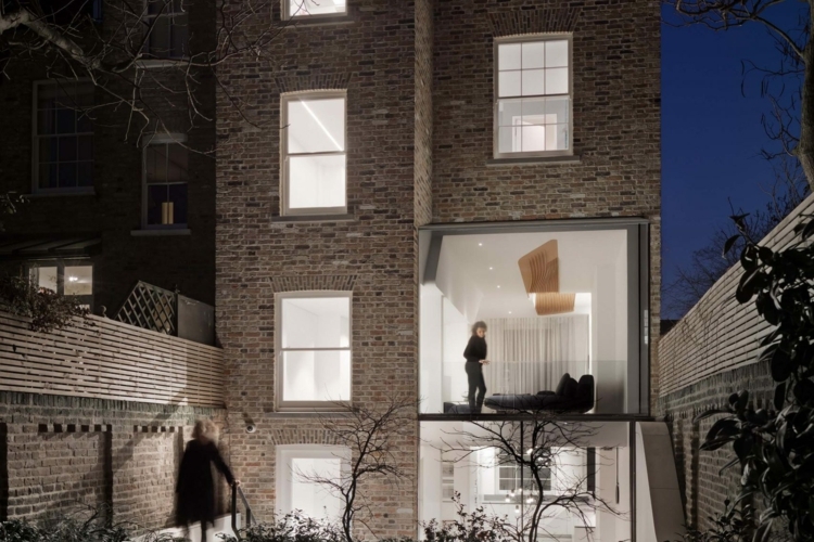 Ein durch natürliches Licht geprägtes Stadthaus in London