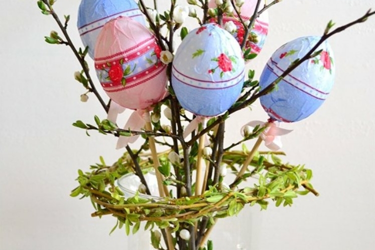 Osterstrauch für drinnen und draußen - Ideen für die Gestaltung