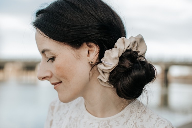 Frisuren mit Scrunchies und die schönsten Looks zum Nachstylen!