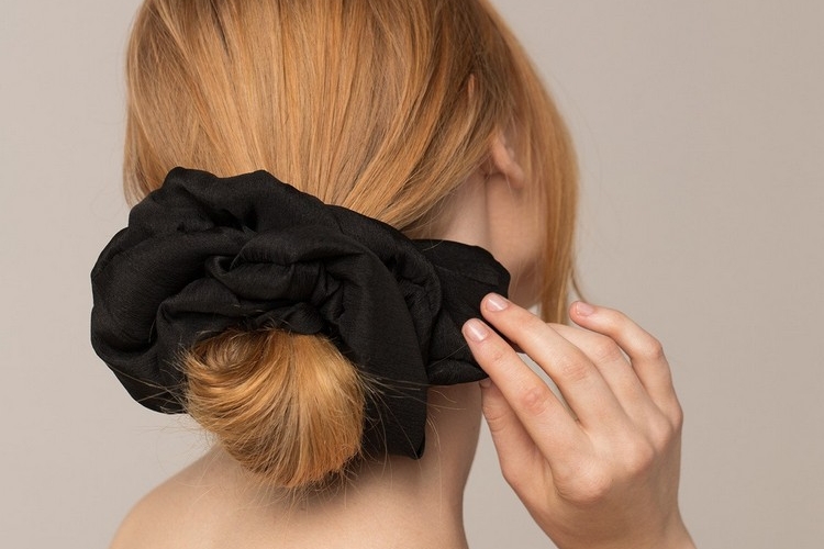 Frisuren mit Scrunchies und die schönsten Looks zum Nachstylen!