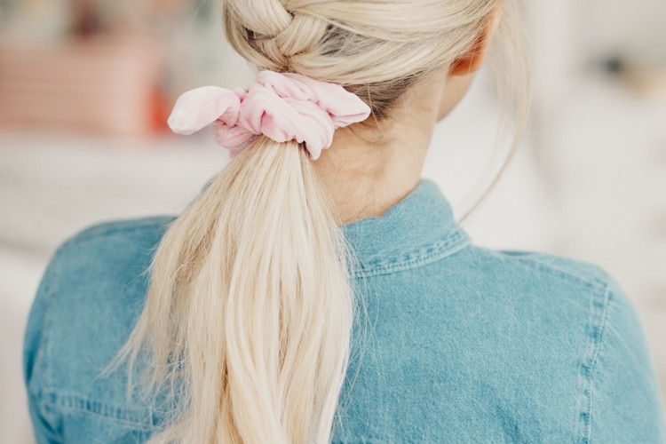 Frisuren mit Scrunchies und die schönsten Looks zum Nachstylen!