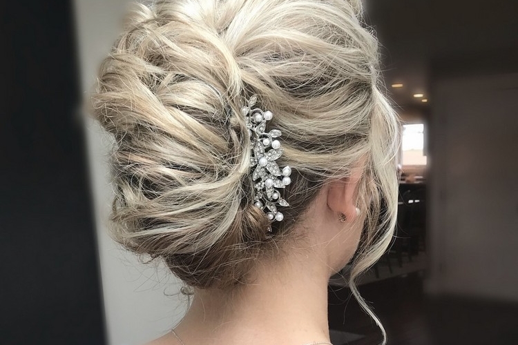 Banane Frisur Anleitung + Looks für einen glamourösen Auftritt!