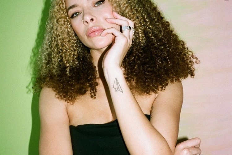 Rogue Hair: Der 90er Jahre Haartrend, den Sie kennen sollten