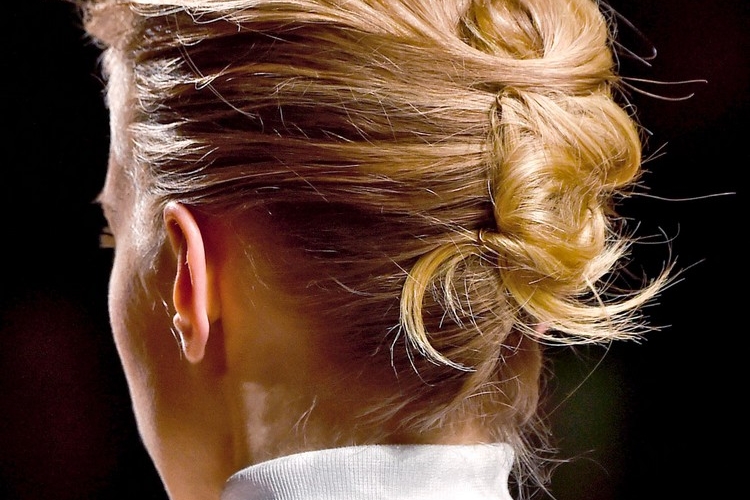 Banane Frisur Anleitung + Looks für einen glamourösen Auftritt!