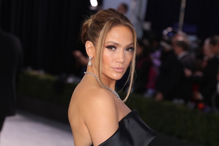 Jennifer Lopez Fitness Routine: So trainiert die Pop-Legende