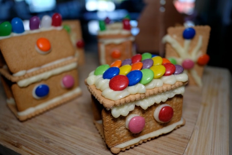 Lebkuchenhaus aus Butterkeksen als Alternative ohne backen