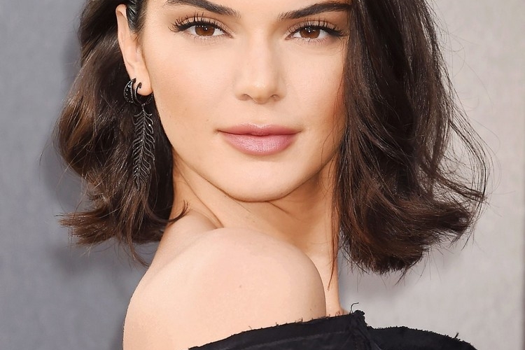 Flippy Lob Frisur: So schick sieht der Sommer-Haartrend aus!