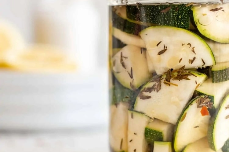 Zucchini einlegen und haltbar machen - Leckere Rezeptideen