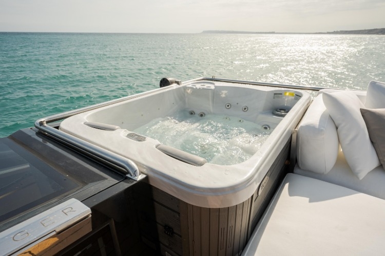 Trimaran Yacht Hansteiger X1: Design der neuen Generation