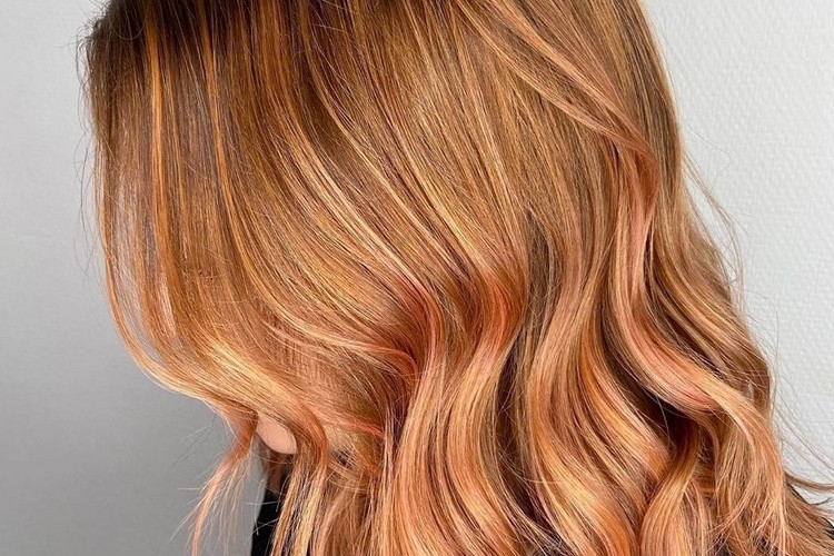 Kupfergoldblond: Diese Haarfarbe lässt die Haare erstrahlen!