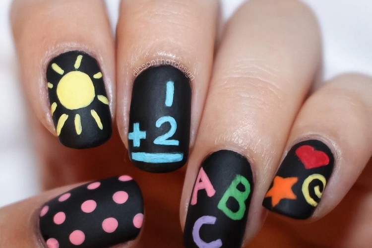 Nageldesign für die Schule: Die coolsten Back to School Nails