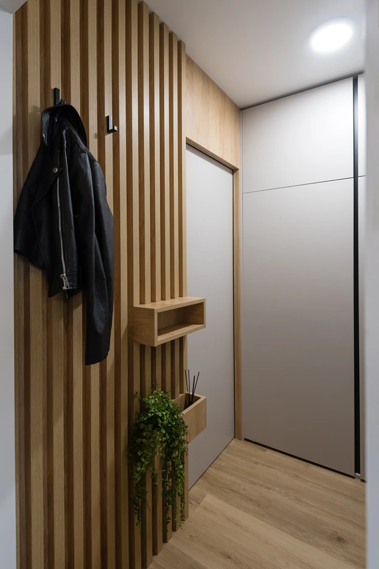 Akustikpaneele als moderne Garderobe? 3 stilvolle Flurideen