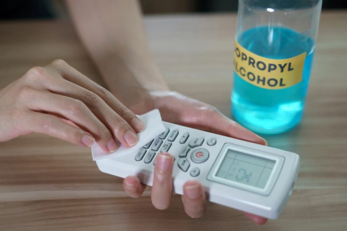 Kunststoff wird klebrig: Wie kann man die Oberflächen wieder glatt ...